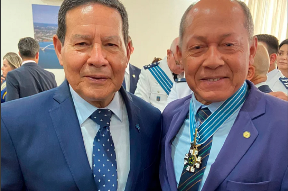 Deputado Coronel Chrisóstomo é homenageado com a medalha da Ordem do Mérito Aeronáutico, maior ...